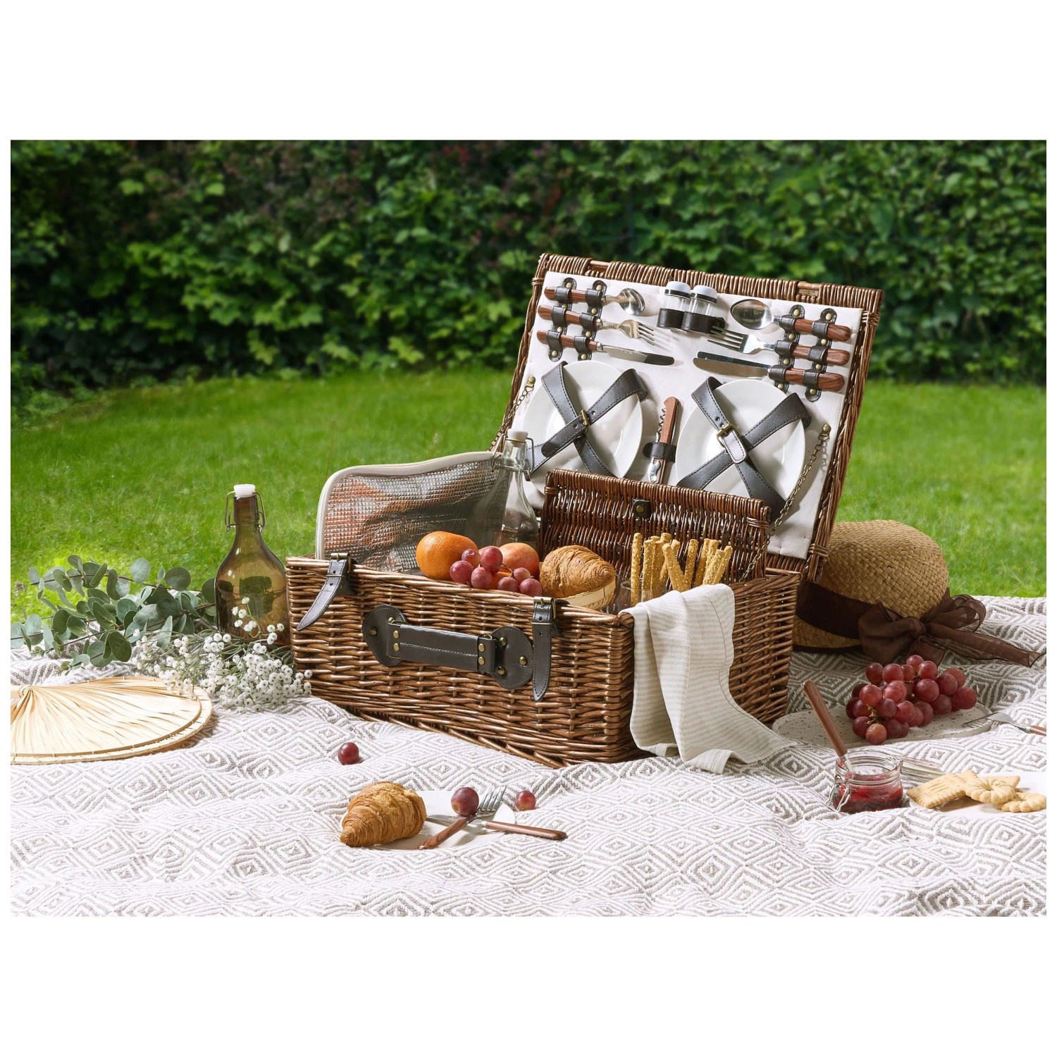Beliani Panier pique-nique Pruneau osier brun ensemble 16 pcs / 53 x 50 ...