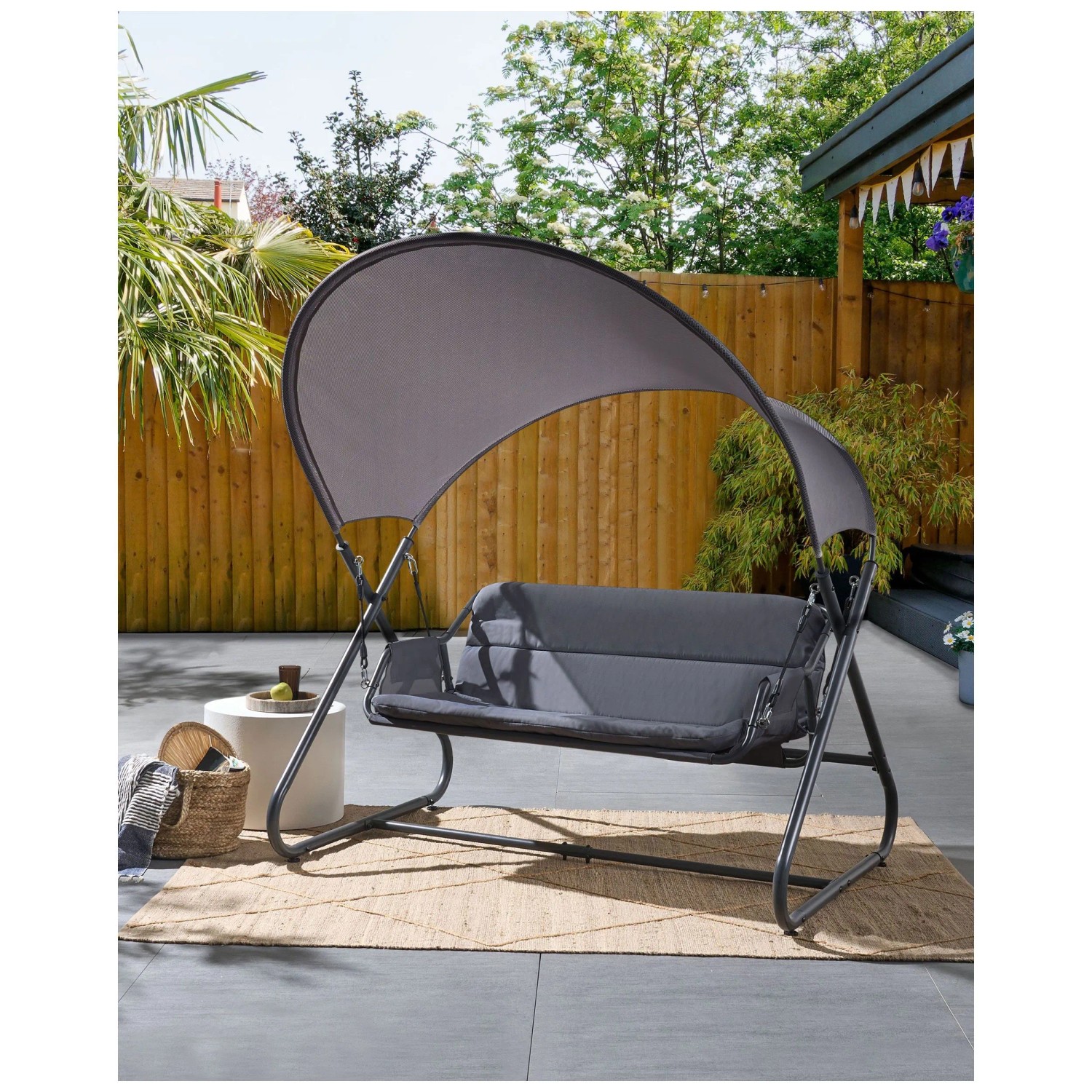 Beliani Dondolo da giardino Solagna in acciaio grigio scuro 187 x 168 x ...