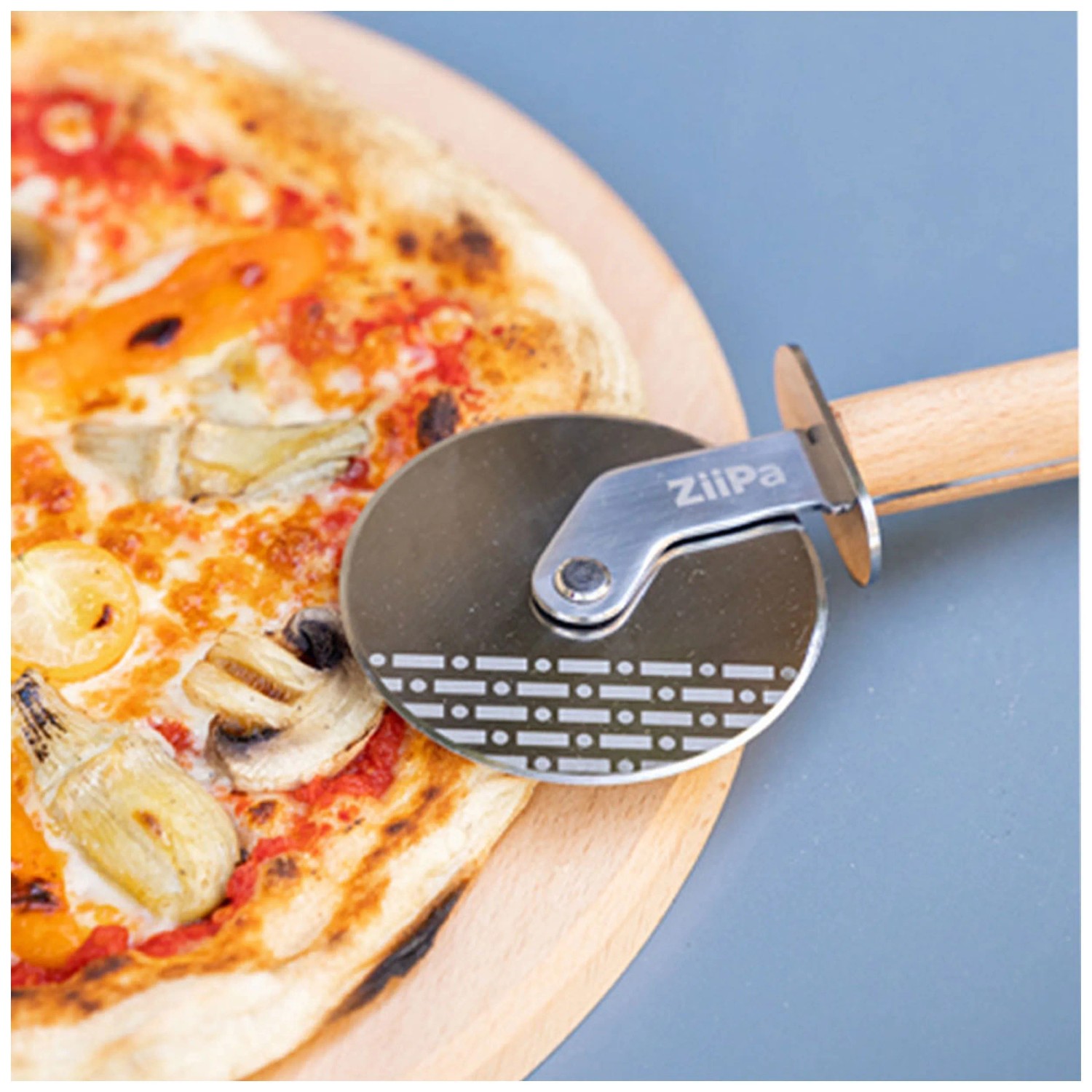 Ziipa Pizzaschneiderad Rio Stahl Buchenholz Ø 8 cm