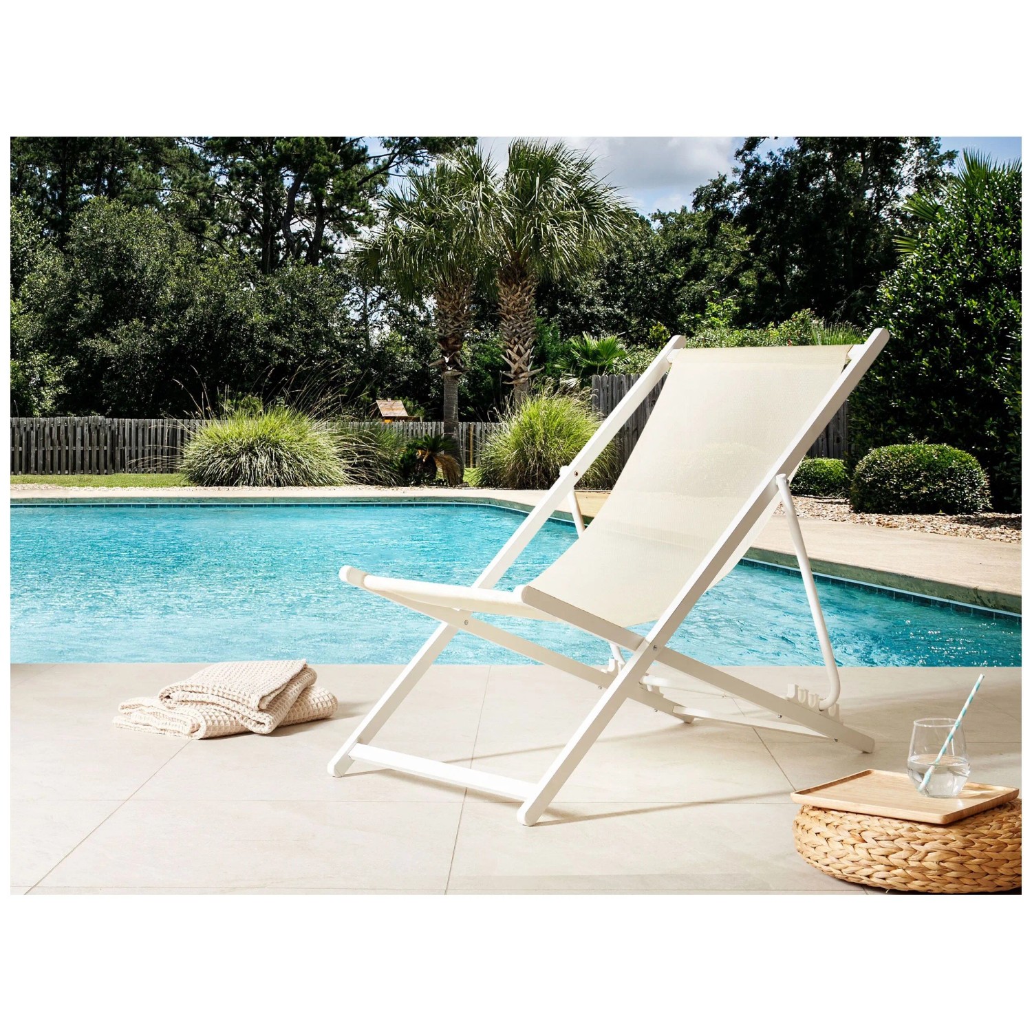 Beliani Chaise longue pliante Locri II en aluminium beige clair 79 x 60 ...