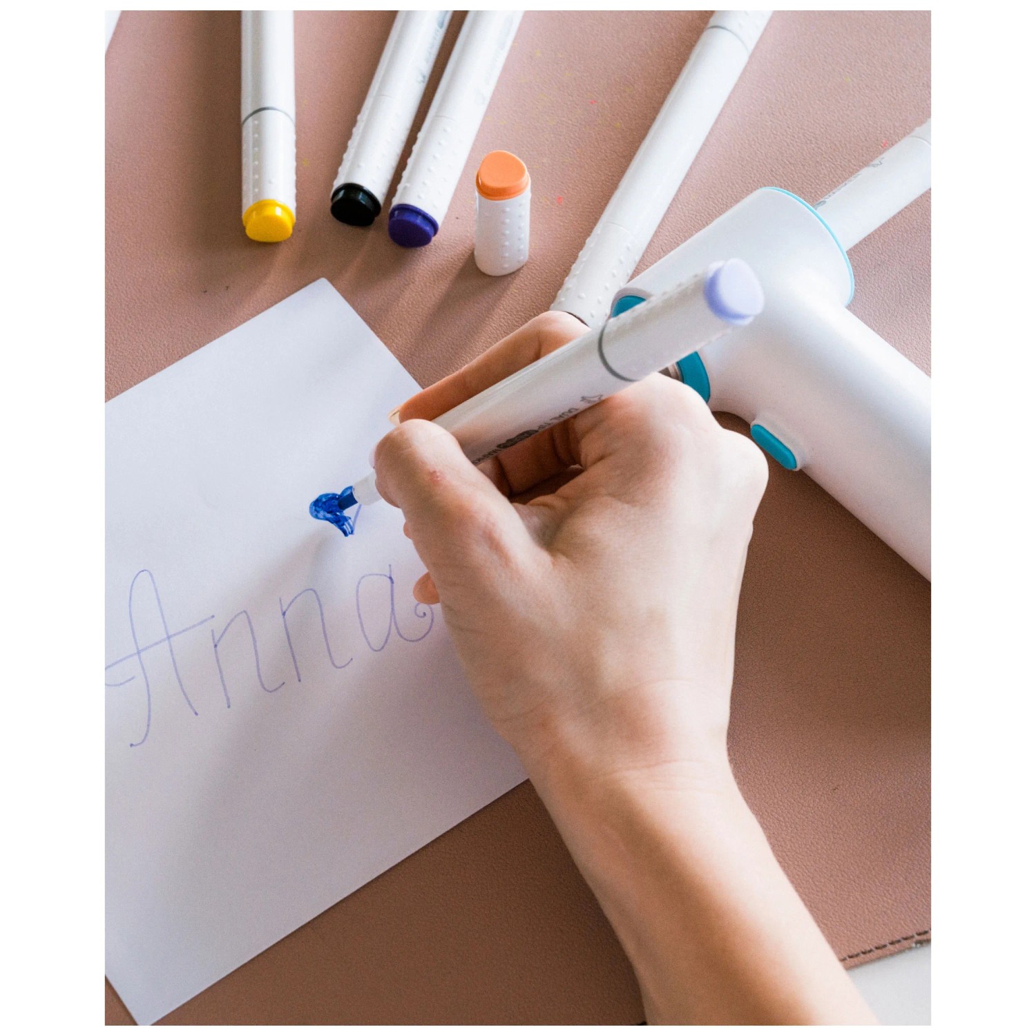 I Am Creative Airbrush-Set inkl. 12 Textilstifte und USB-Ladekabel