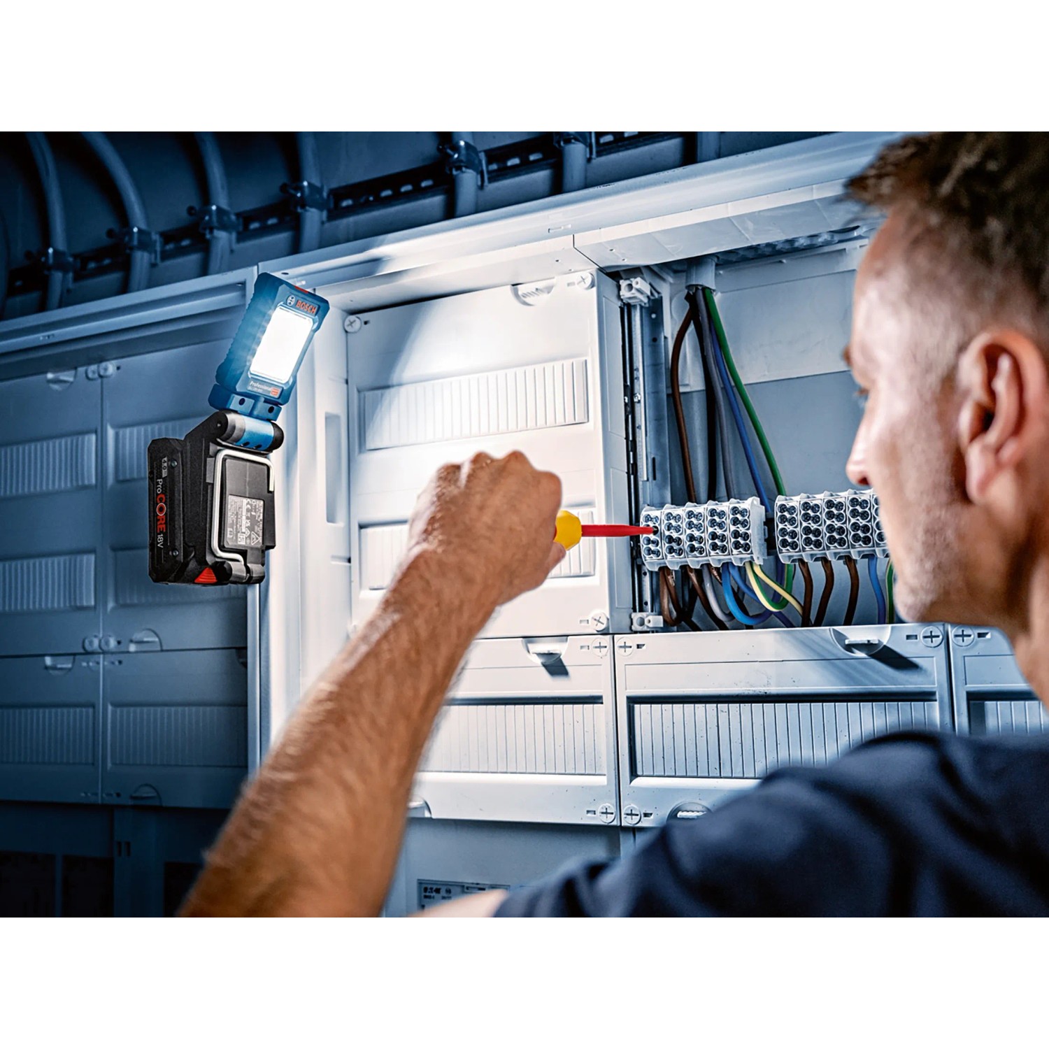 Bosch Professional Akku-Lampe GLI 18V-800
